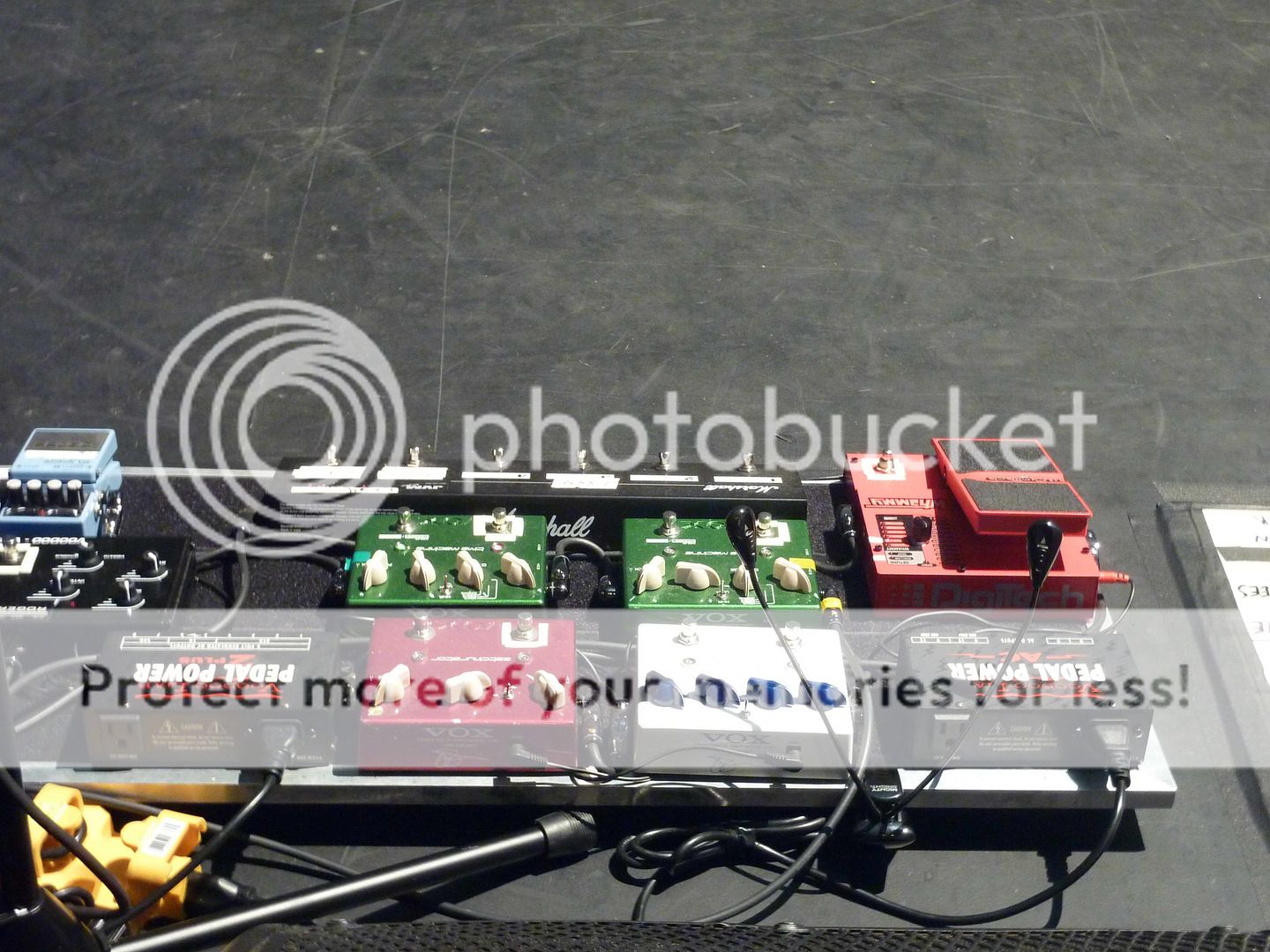 Joe Satriani Brussels 2010 - Lots of high res gear pics etc ...